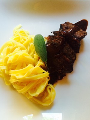 Geschmorte Rinderbacken ( Ochsenbackerl) in Schokolade- Portwein Sauce ...